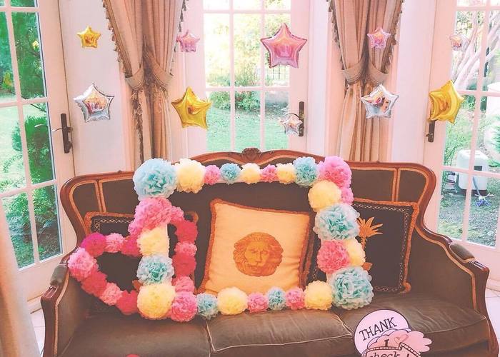 Cute Photo Booth Ideas for Your Welcome Space♡ | marry