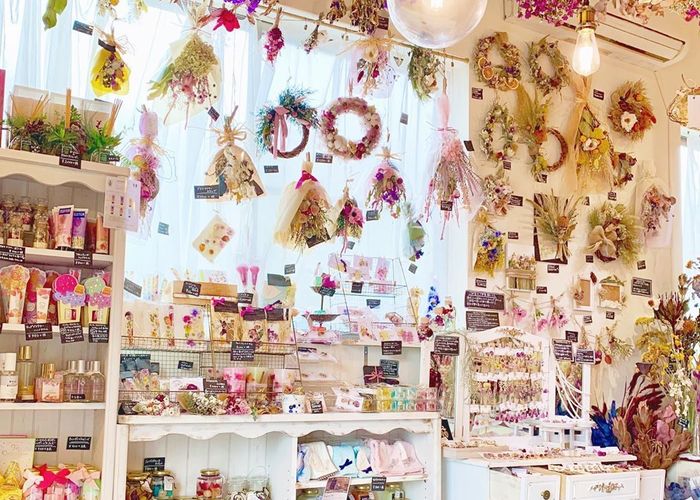 A Must-Visit: The Adorable Dried Flower Shop & Cafe "Luce | marry