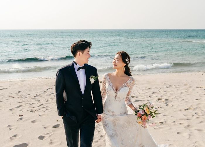 Inspiring Poses for Stylish Location Photos: Learning from | marry